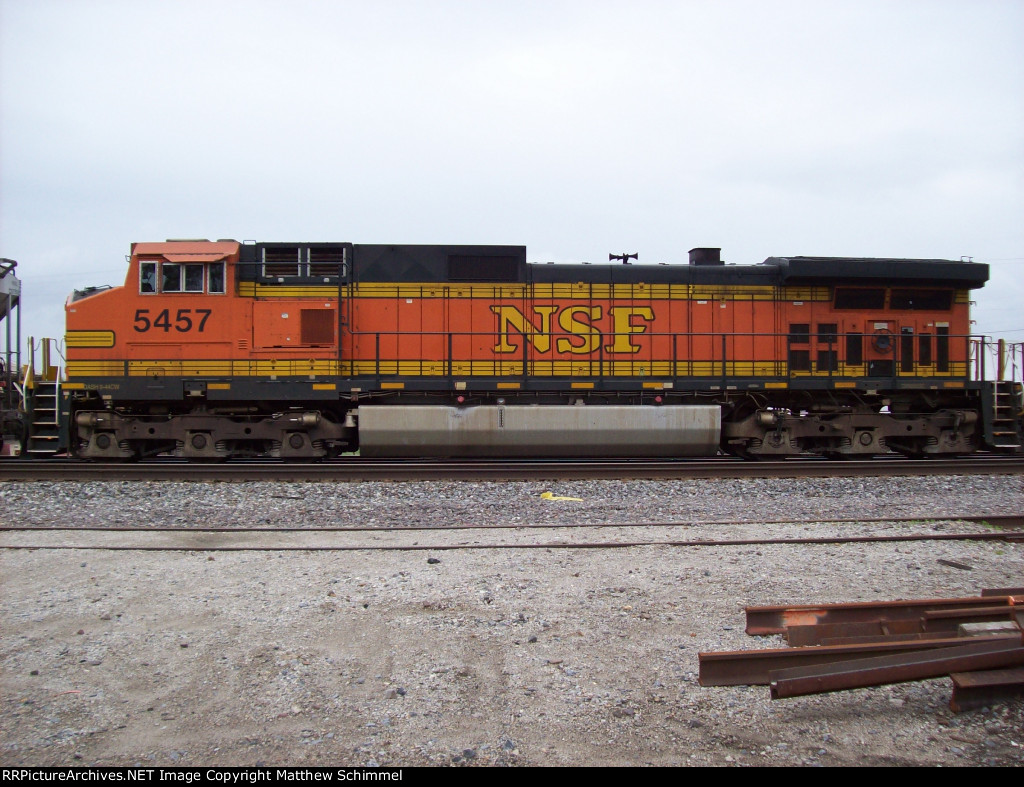 BNSF 5457